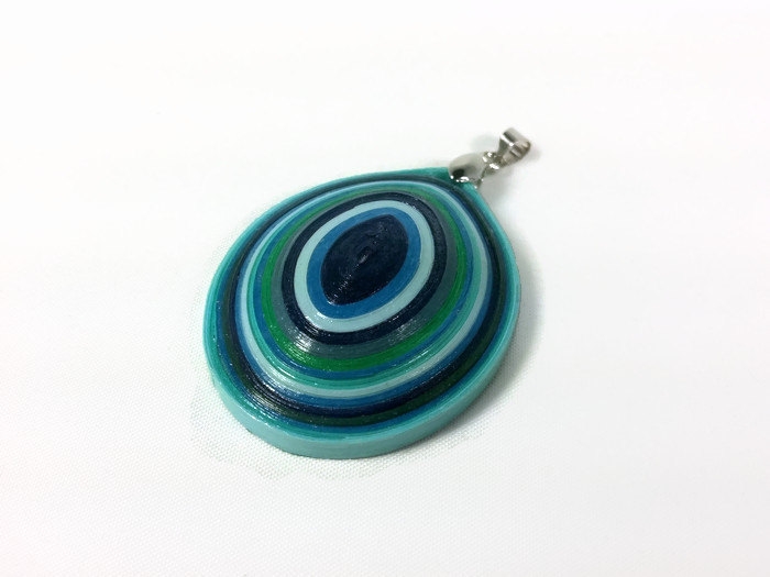 Blue Circle and Stripes Quilled Pendant | Sweethearts and Crafts